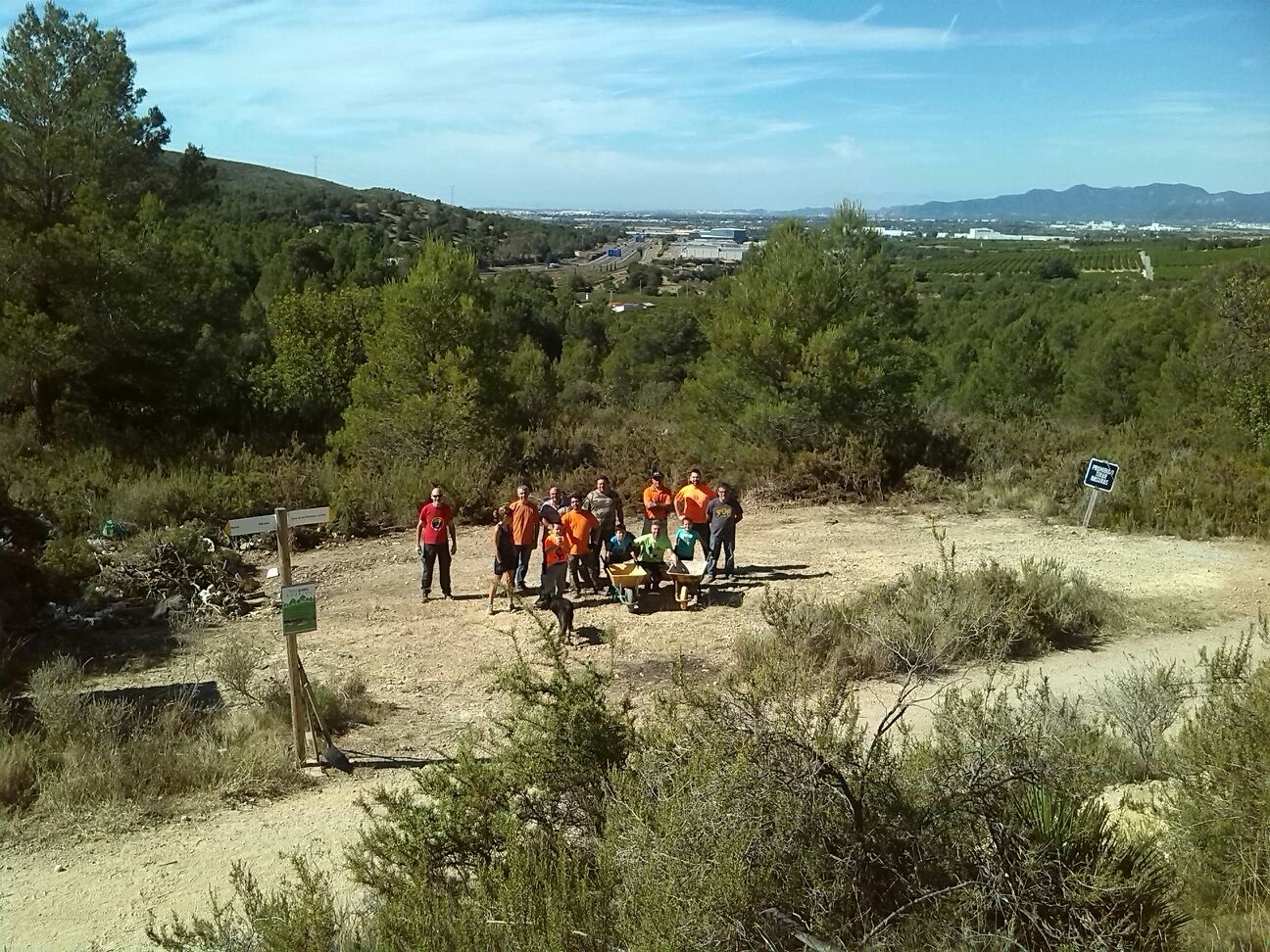 Cazadores y voluntarios se unen para mantener el bosque limpio en ...